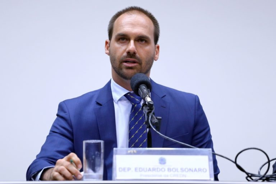 STF Forma Maioria para Tornar Eduardo Bolsonaro Réu por Coação